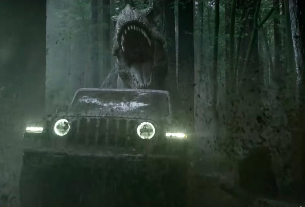 Jeep si immerge in Jurassic World, tra T-Rex e Jeff Goldblum