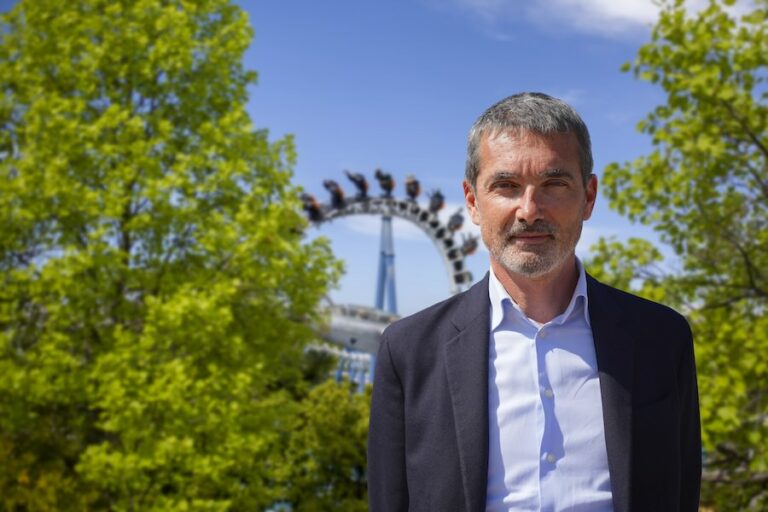 Gardaland presenta la nuova attrazione ‘Wolf Legend’. La quota del ...